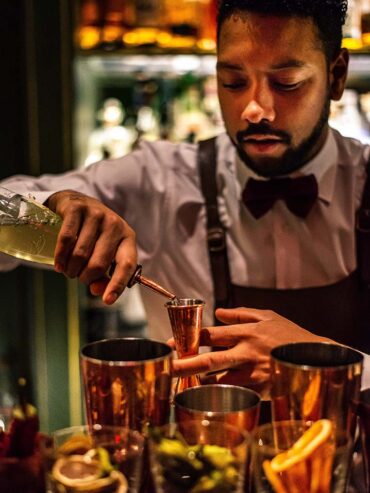 Home - Bizarre Gastro Pub